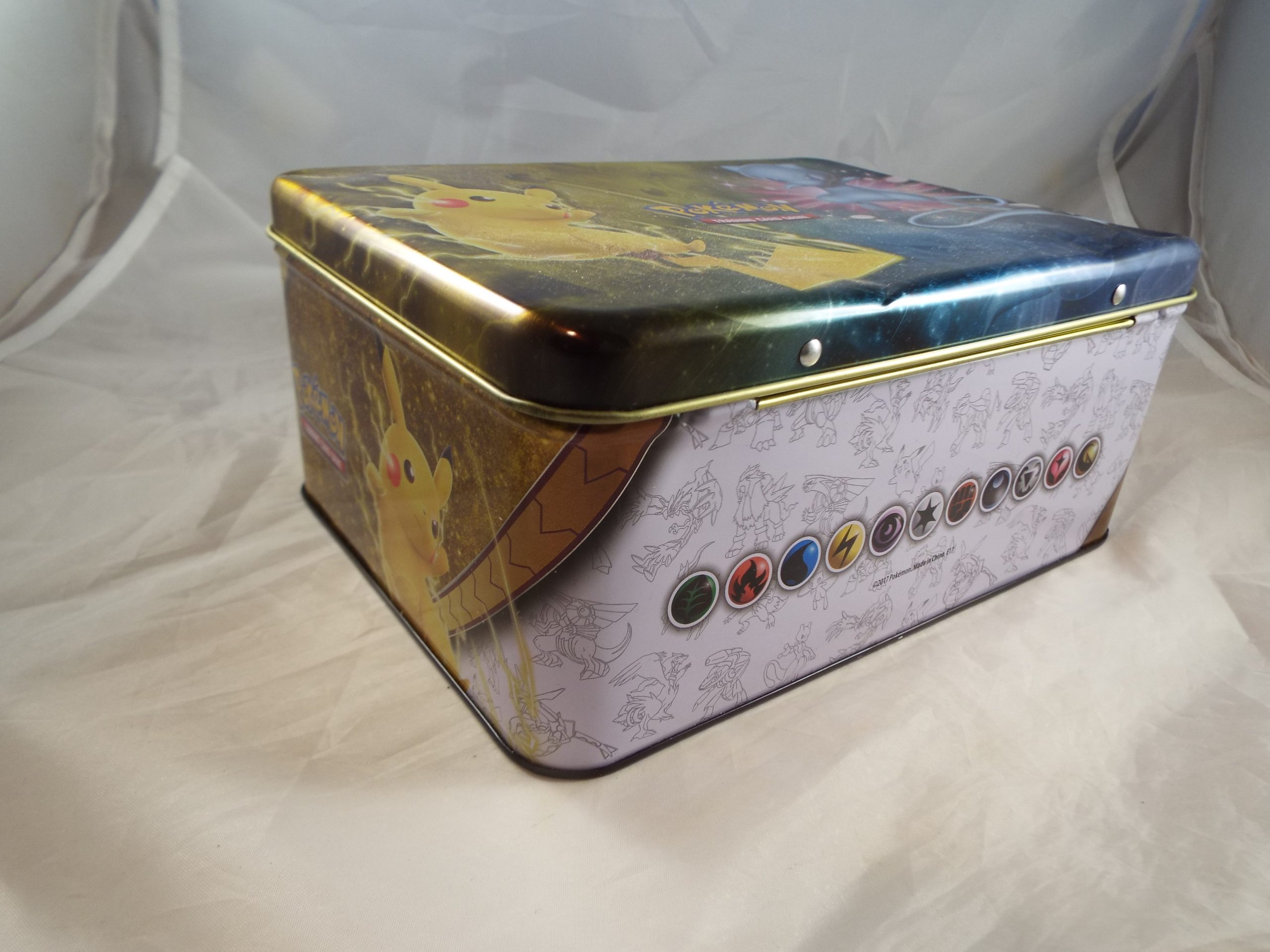 POKEMON METAL LUNCHBOX PIKACHU AND MEW - Phoenix Cards