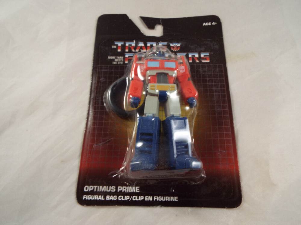 TRANSFORMERS GENERATION 1 OPTIMUS PRIME KEYRING - Phoenix Cards